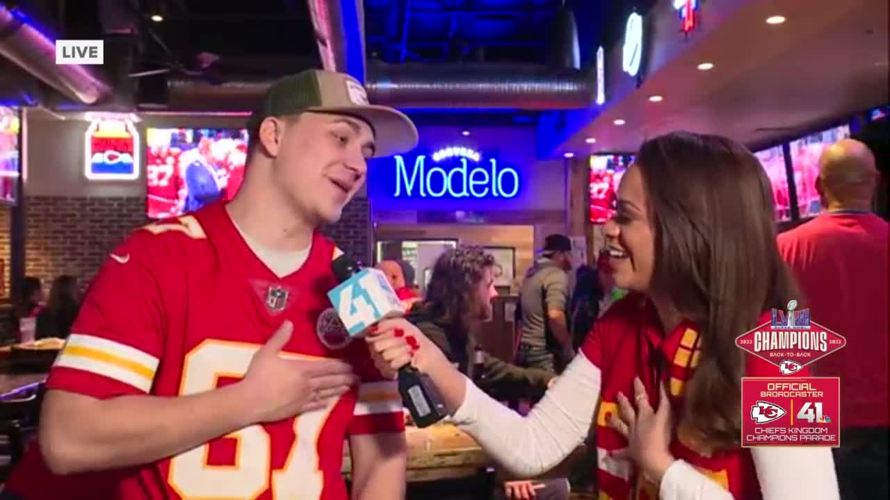 Fans show up to cheer on Chiefs at bars across Kansas City metro