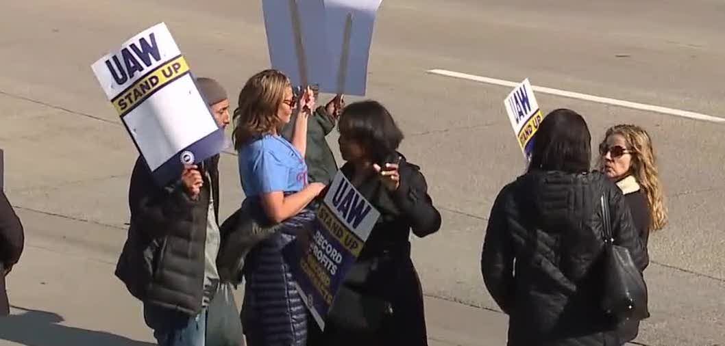 6,800 UAW workers go on strike at Stellantis Sterling Heights Assembly ...