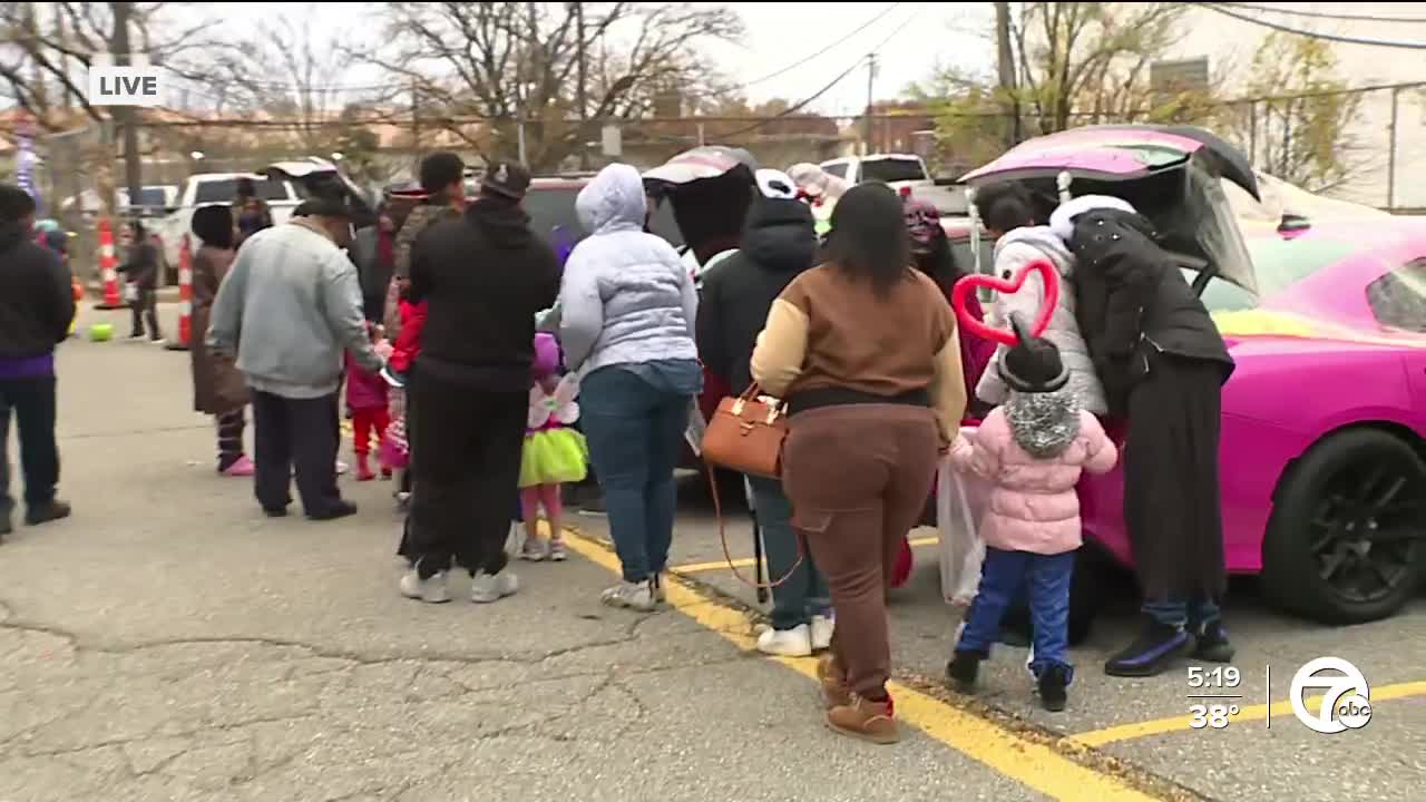 Detroit celebrates Halloween in the D with trunk-or-treat with DPD, DFD