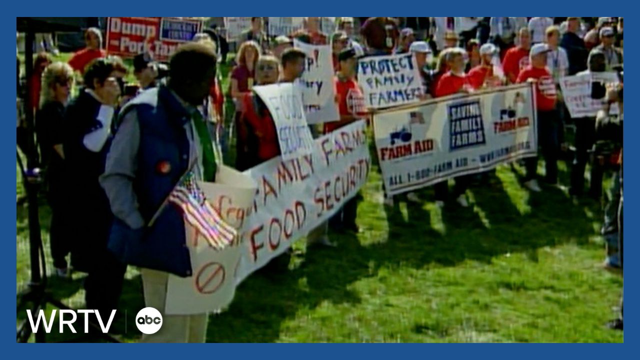 1990: Farm Aid IV links farming, environmental causes