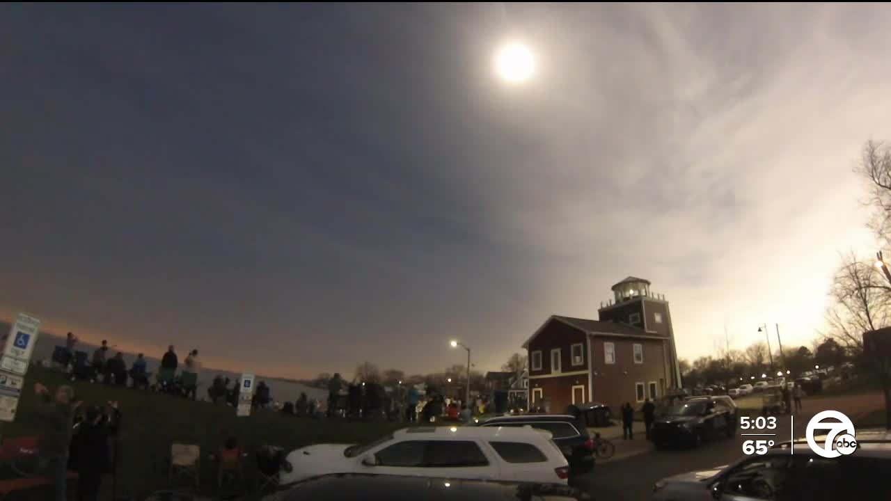 'It’s absolutely amazing.' Community comes together to experience eclipse
