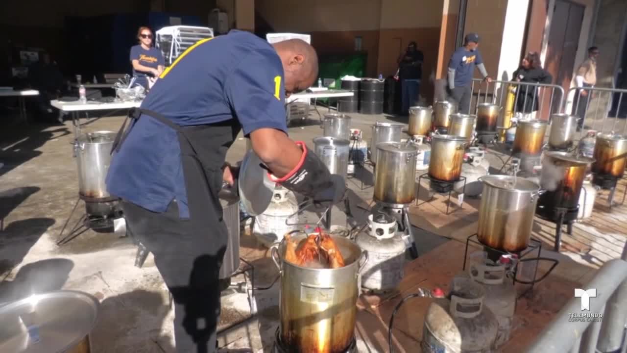 Cómo freír el pavo de forma segura este Día de Acción de Gracias