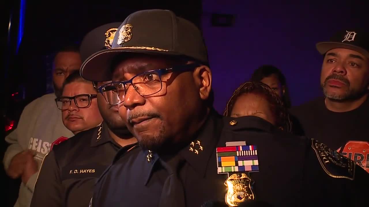Police: 5 shot, including 2 teens, in Detroit after dispute