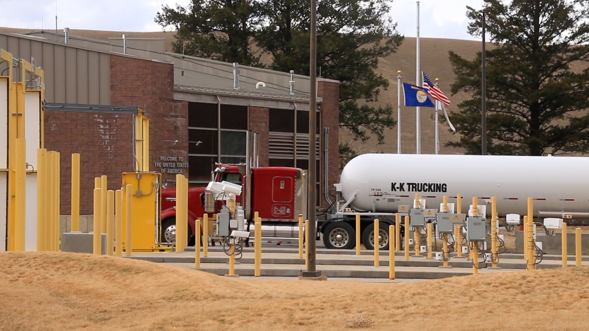 Tester calls for return to regular hours for Canadian border crossing ...