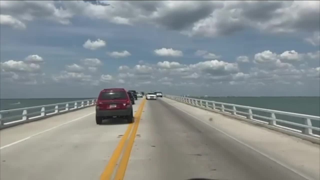 Sanibel Police asking people to avoid using the Sanibel Causeway
