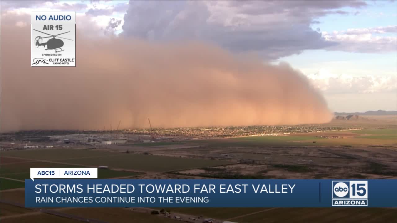 Massive dust storm creeps through southeast Valley