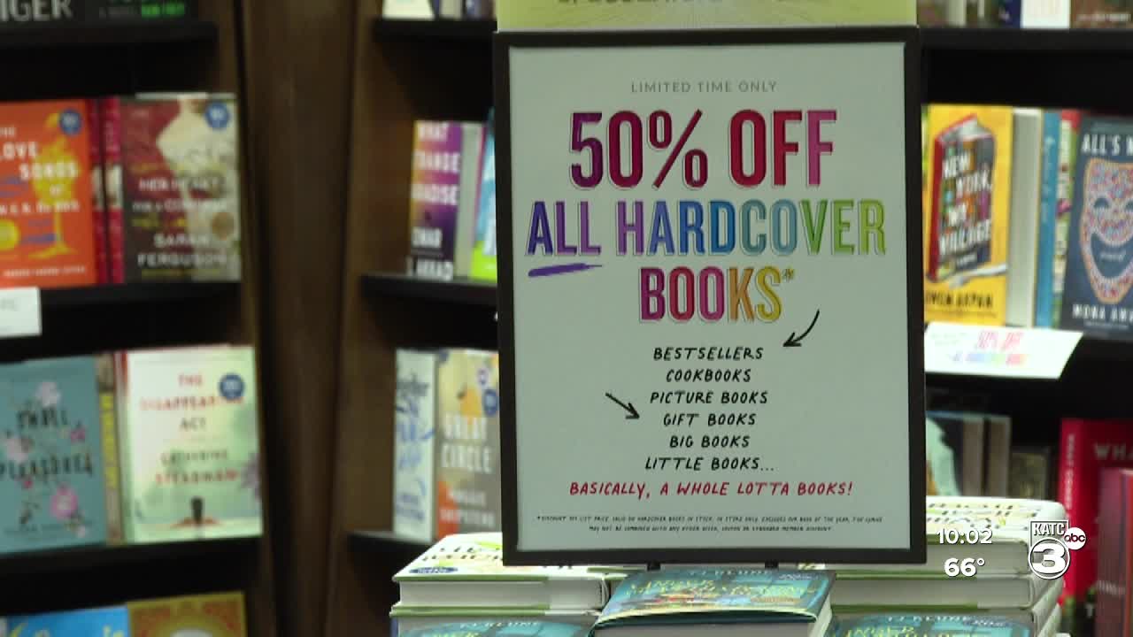 Booklovers pack Barnes & Noble for end-of-the-year sale