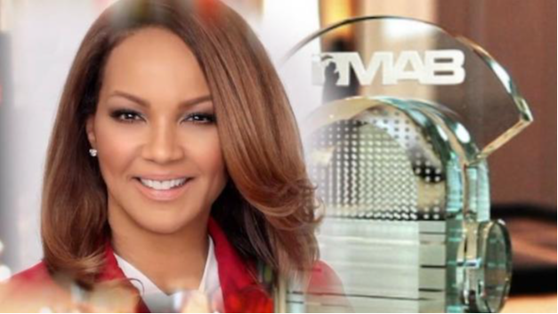 WXYZ anchor Carolyn Clifford inducted into Michigan Broadcasting Hall ...