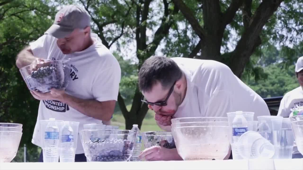 Blueberry eating world record set in Grand Rapids by Patrick Bertoletti