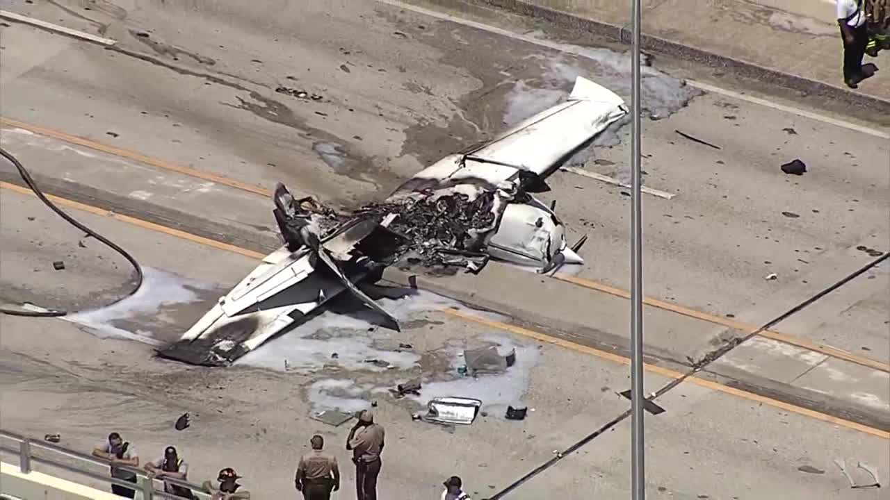 Small plane crashes on Miami bridge, 1 dead, 5 injured