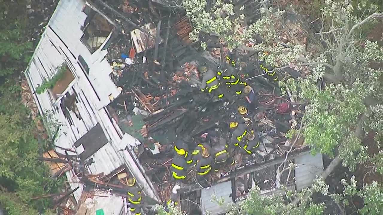 8 firefighters injured after house collapses in Detroit