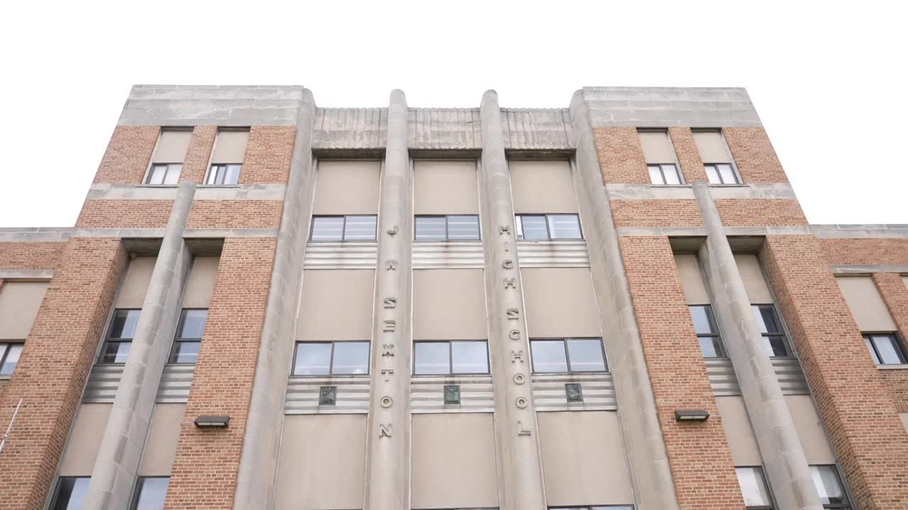 COVID-19 outbreak closes Sexton High School