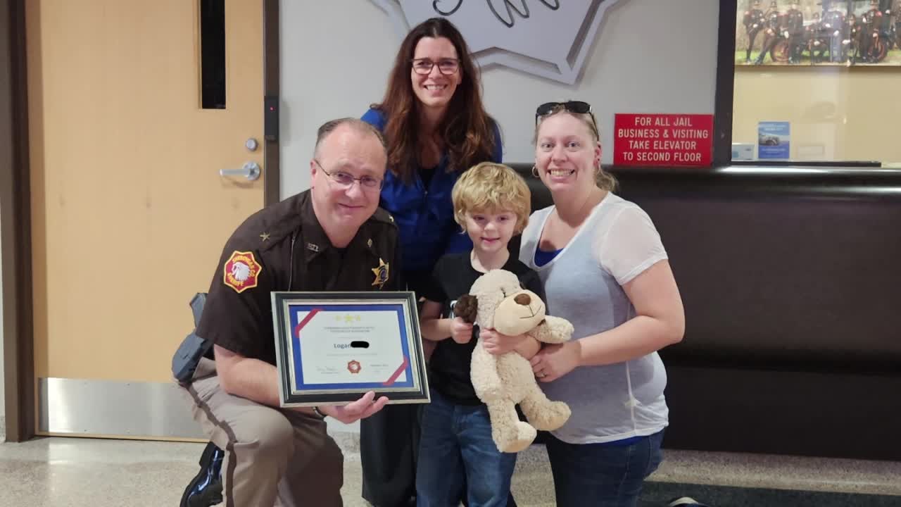 Wisconsin 4-year-old calls 911, saves mom suffering from seizure