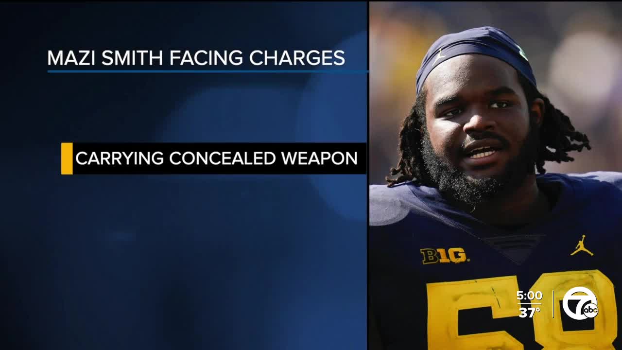 Michigan DL Mazi Smith charged with carrying a concealed weapon