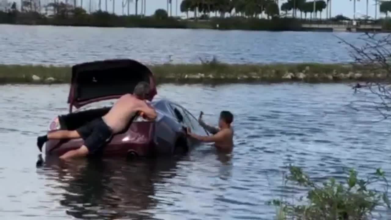 Bystanders rescue woman who crashed into Florida canal