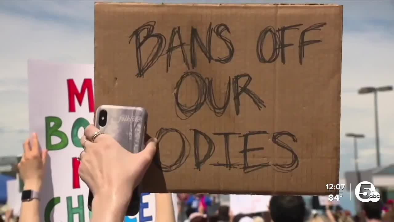 Reproductive rights group delivers over 700,000 petition signatures